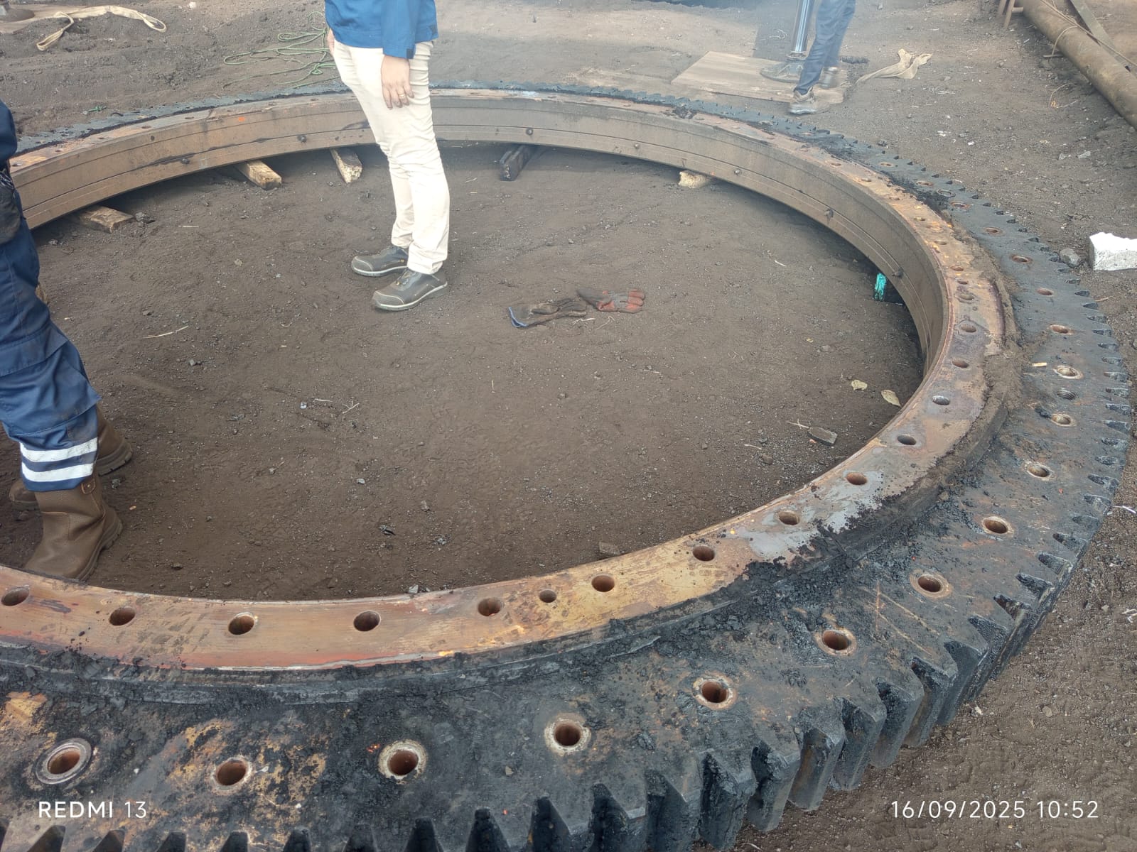 Project Pelepasan dan Pemasangan Slewing Bearing Stacker Reclaimer ...