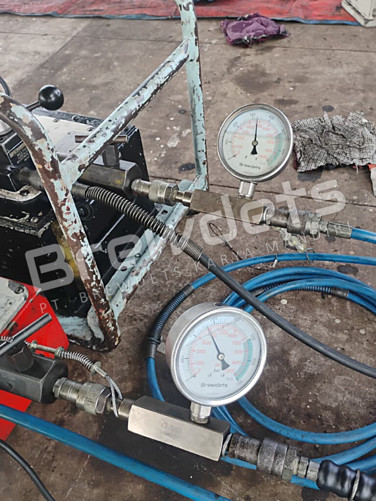 Pekerjaan Jacking Up, Pemasangan Roda dan Gearbox – PT. Bheta Yard ...