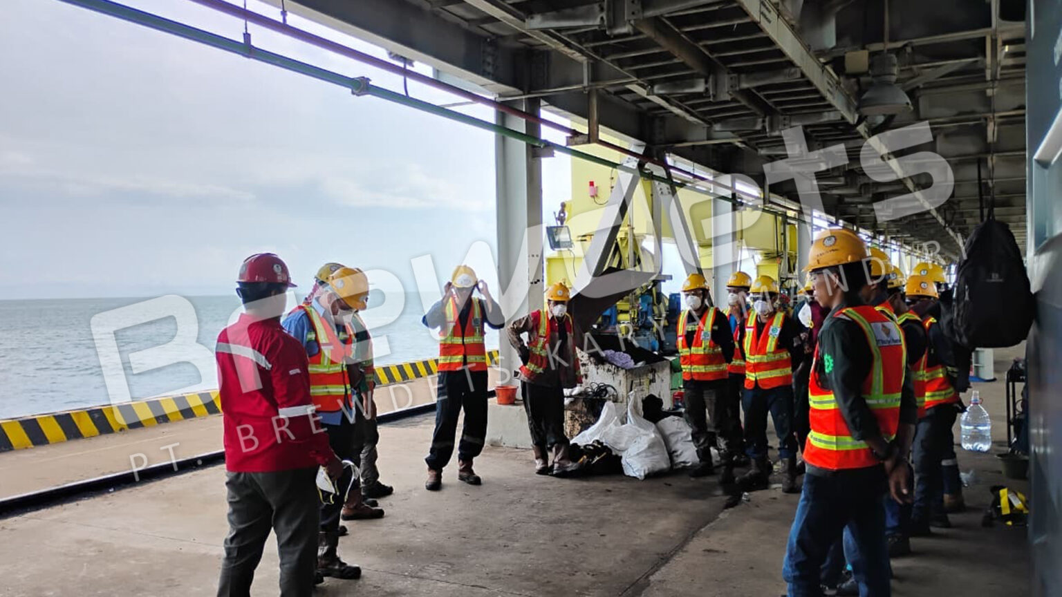 Pekerjaan Jacking Up, Pemasangan Roda dan Gearbox – PT. Bheta Yard ...